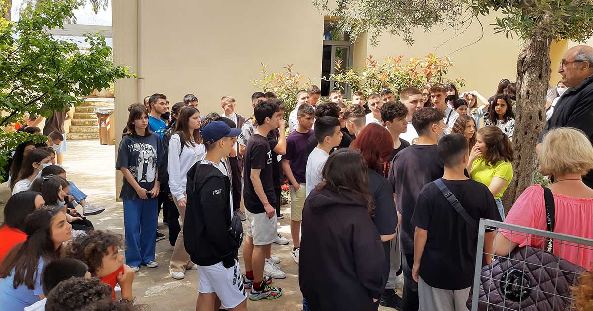 Οι μαθητές/τριες του 3ου γυμνασίου Χαλκίδας στα Χανιά - Eviaportal.gr